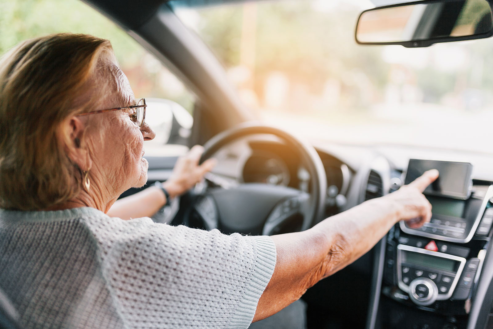 Distracted Driving by Older Drivers – Aging Services Inc.